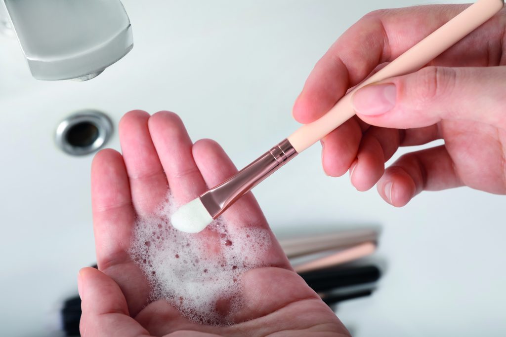 Simple hygiene habits for healthy eyes - Platinum